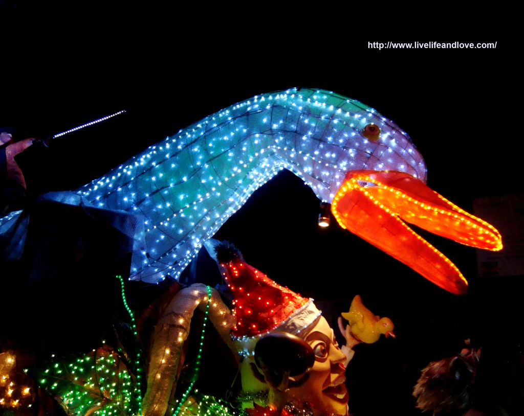 CHRISTMAS LIGHTS AND SOUNDS FLOAT PARADE 2013 | Live Life and Love