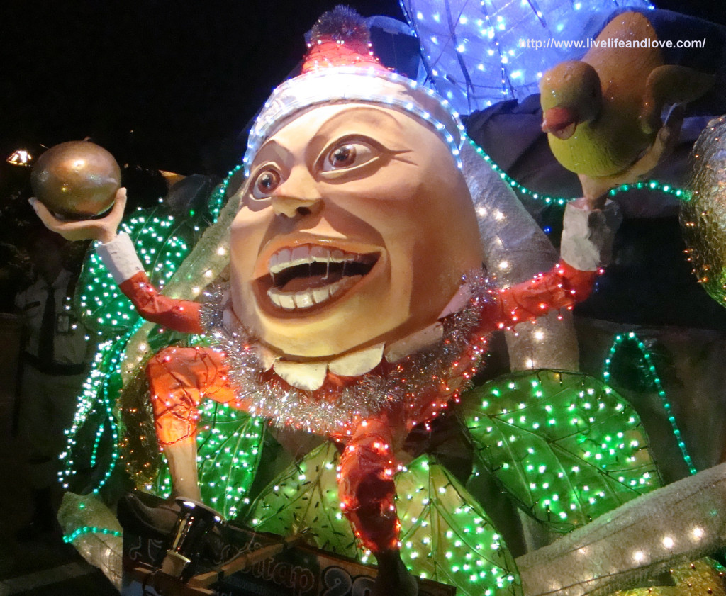 CHRISTMAS LIGHTS AND SOUNDS FLOAT PARADE 2013 | Live Life and Love